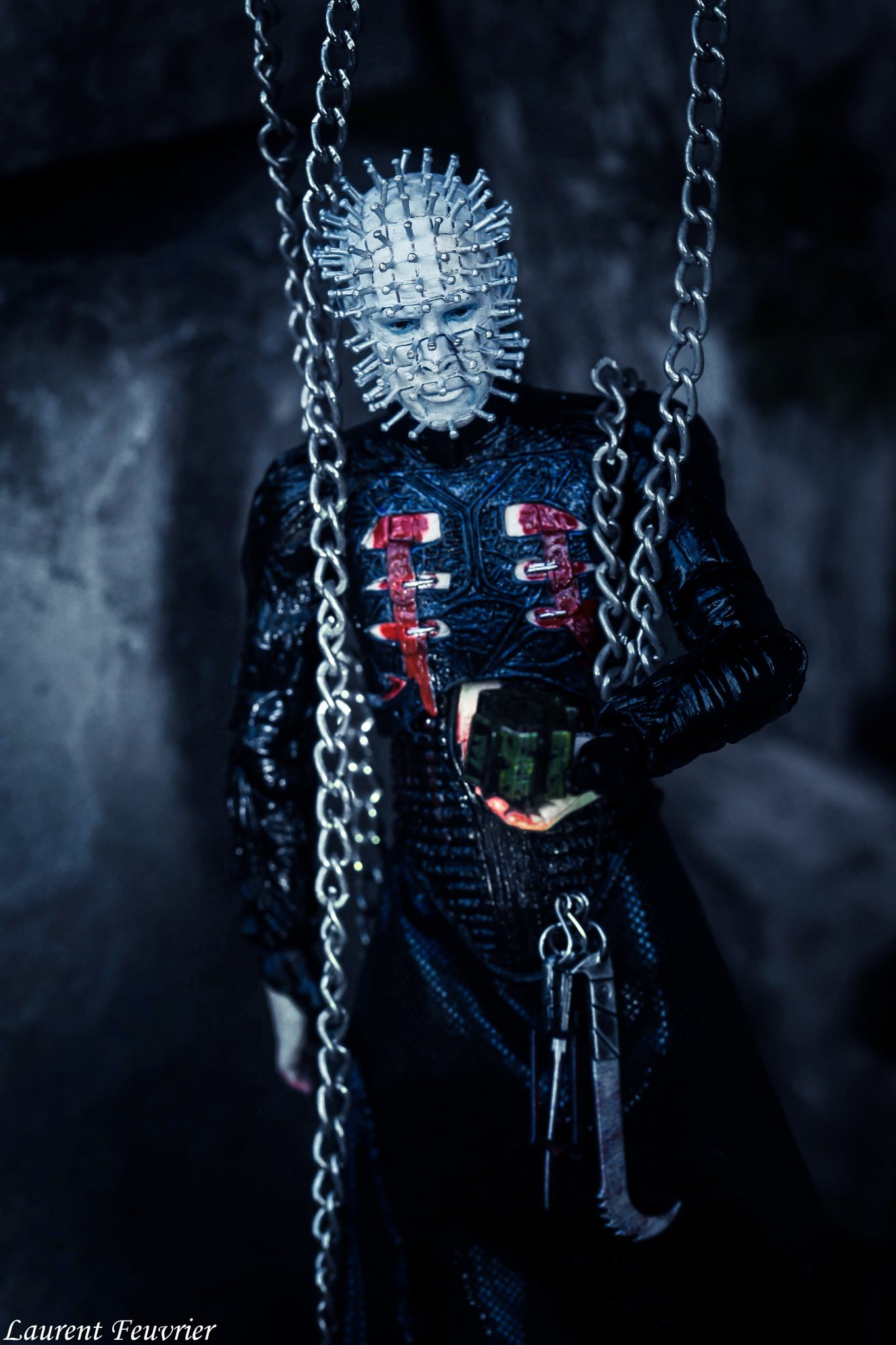 Hellraiser figurine Ultimate Pinhead 17 cm - La Quatrième Dimension